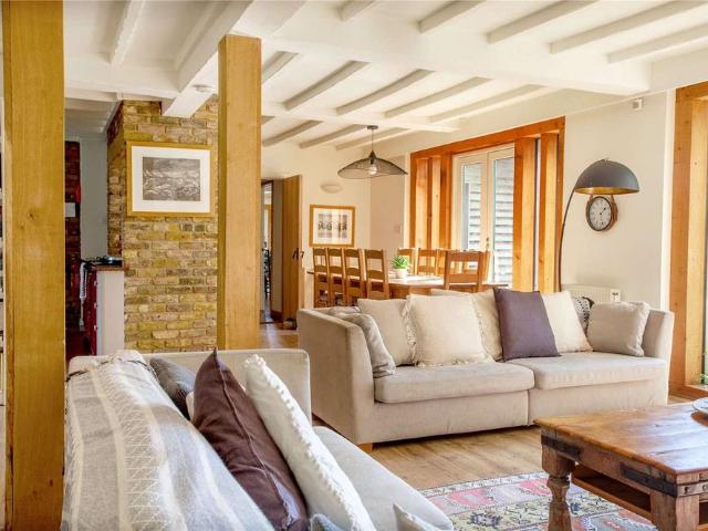 Stunning country house available for three to six months Also available for Henley Regatta Week