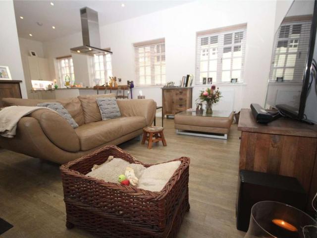 Stunning detached home in an exclusive development of just 8 homes. With 2 allocated parking spaces and courtyard gardens
