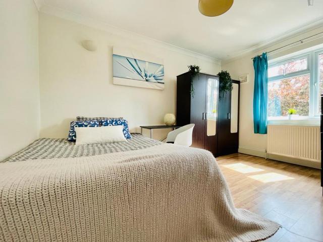 Stunning Ensuite double bedroom near the Wormwood Scrubs park Has a Room