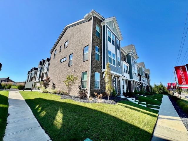 Stunning Executive Townhome Liberty Twp