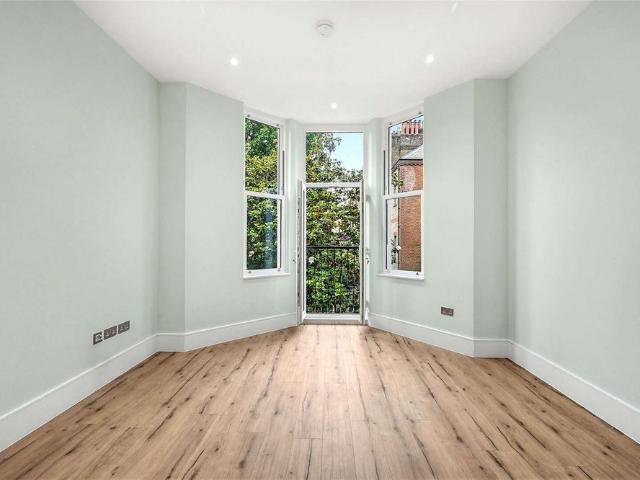 Stunning first floor one bedroom flat in a newly refurbished property 0.5 miles from Kensington Olympia