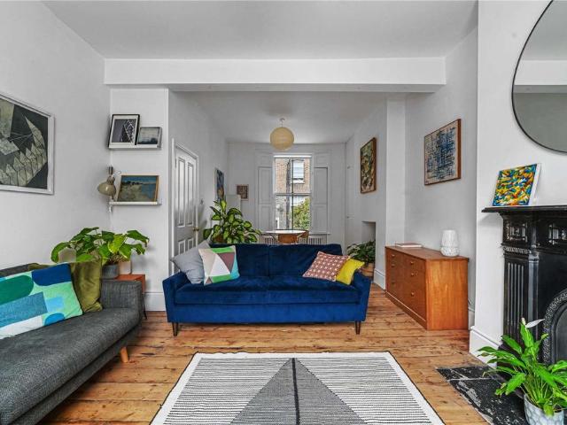 Stunning four bedroom period house in an excellent location close to London Fields