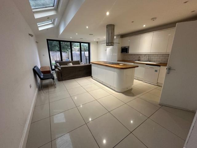 Stunning Fuly Furnised 6 Bed House Peckham