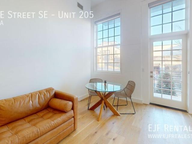 Stunning Fully Furnished Capitol Hill One Bedroom W/Parking Included!