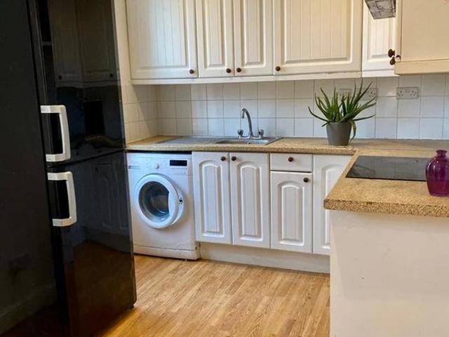 Stunning Furnished 3 Bedroom Flat with 2 bathrooms