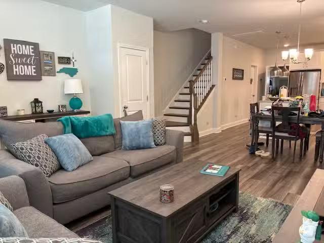 Stunning GARAGE UNIT TOWNHOME W/2 BEDS 2.5 BATHS 334 Ladybird.