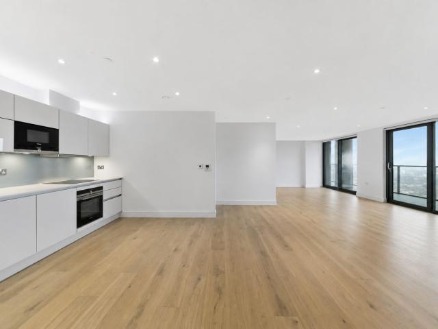 Stunning High Floor 2 Bedroom Apartment with Panoramic Views near Canary Wharf
