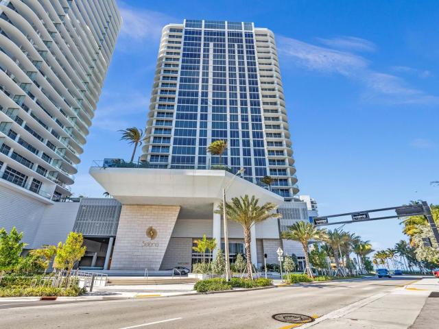 Stunning High Rise Condo with Ocean Views | Prime Beach Location