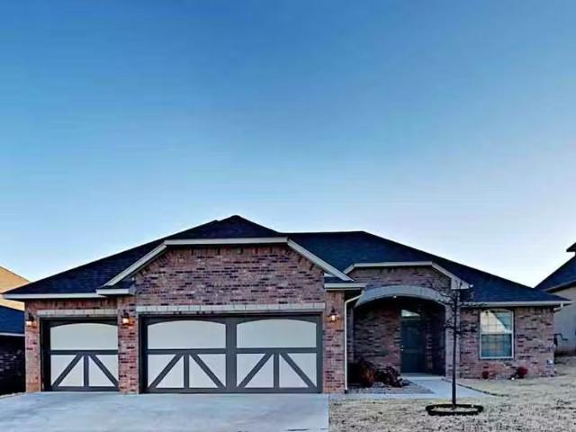 Stunning Home in East Edmond 3216 Briargate Rd