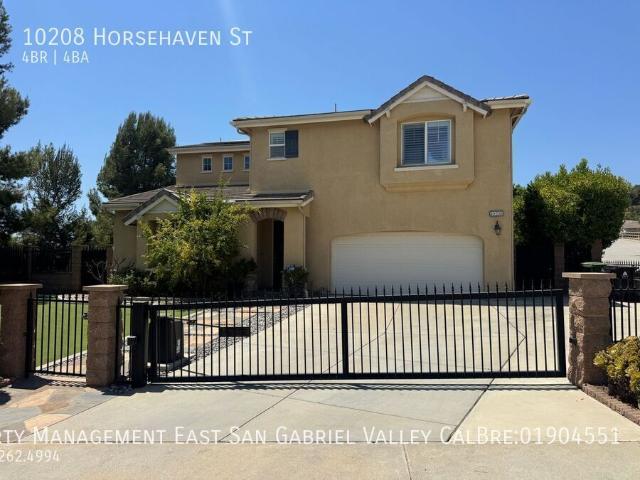 Stunning home in the Foxboro Estates community in the La Tuna Canyon area of Sun Valley!