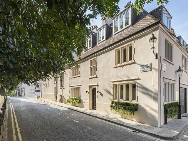 Stunning home in the heart of Knightsbridge