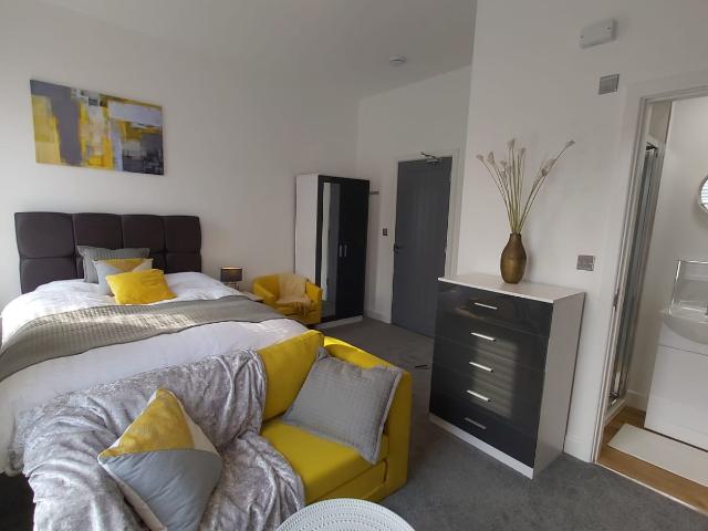 Stunning Large Room with Ensuite Newton Le Willows
