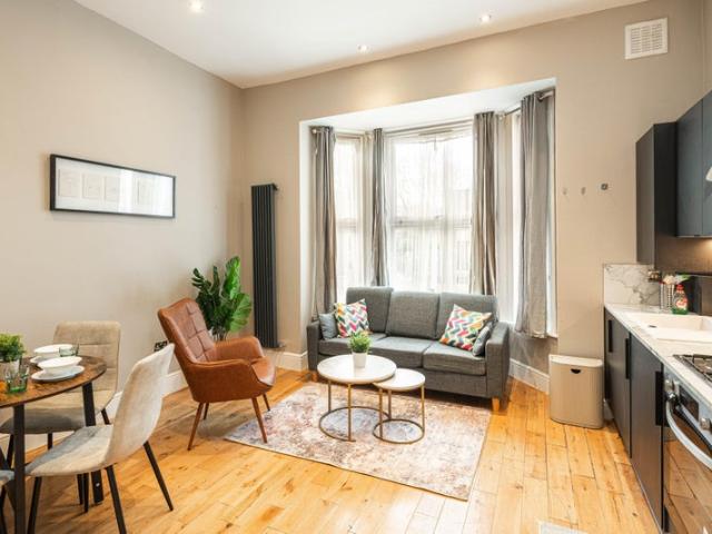 Stunning Let | Stylish 1 Bed | E.Cr