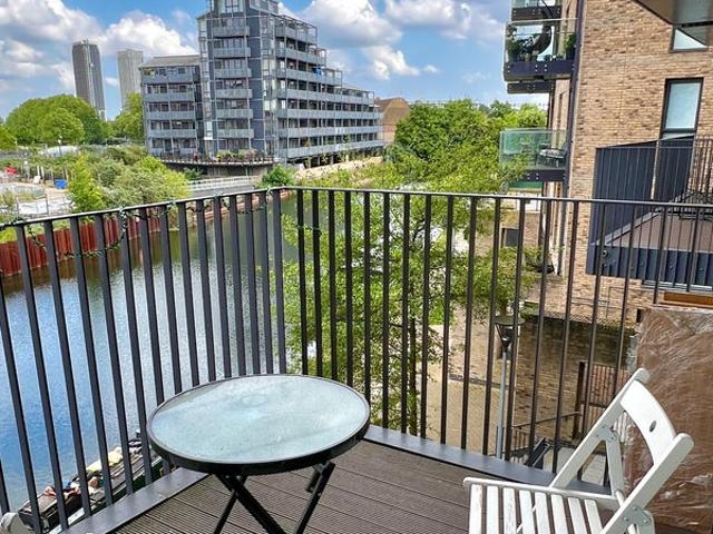 Stunning London Riverside 1 bed Flat