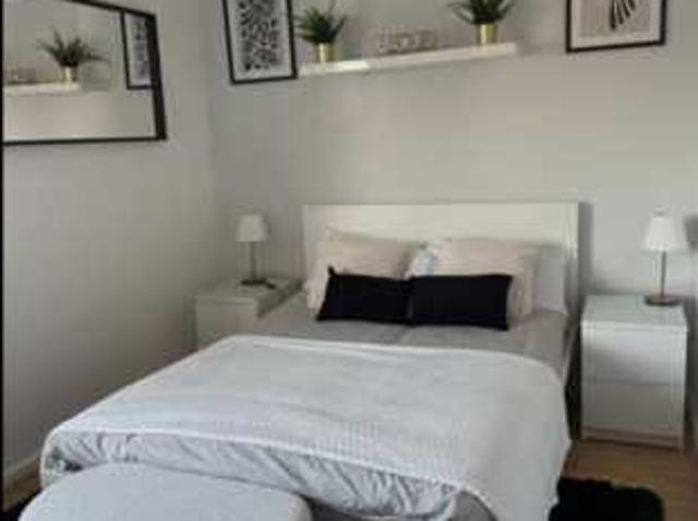 Stunning luxurious 4 bedroom 2 bathroom house. 5mins walk to Kennington Tube