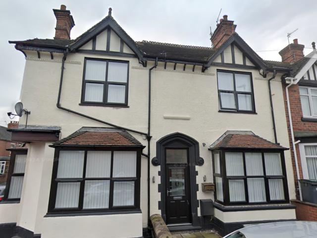 Stunning luxury studio available now bills incl Madeira Room 5 FF front left