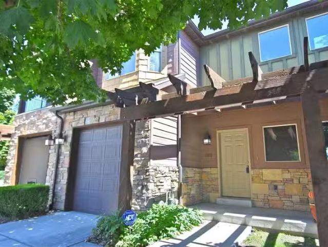 Stunning Midvale Townhome! No Deposit Option! 7815 S Spring S.