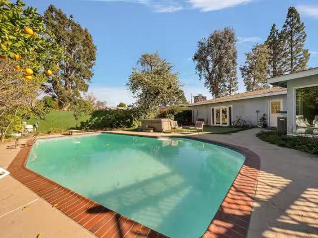 Stunning Mid Century Ranch in Valley Glen Apartments in Los.
