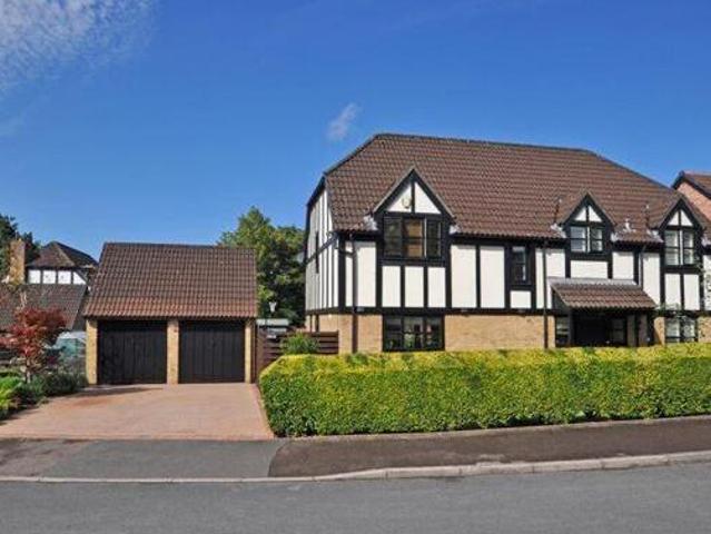 Stunning Modern House, Court View, 4 Bedroom Detached
