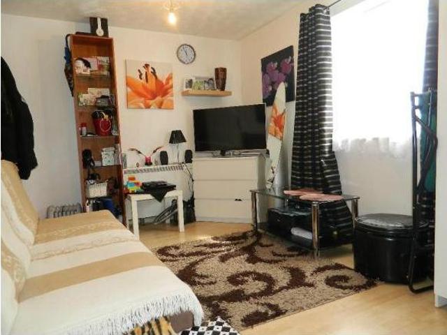 stunning modern studio with one bed room sleepin