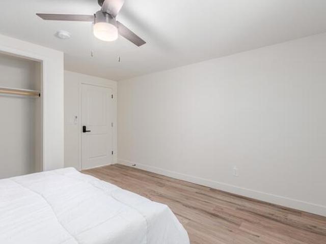 Stunning & Modern Room for Rent in Beautiful Mesa House with Spacious Backyard – Stylish Living in a Prime Location!