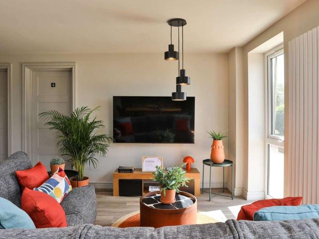 Stunning NEW coliving in the heart of Bicester Room 2
