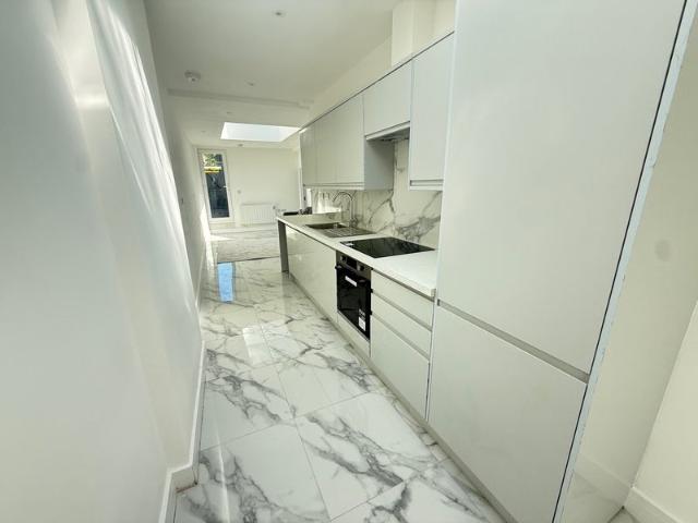 Stunning newly refurbished 2b flat in Gospel Oak