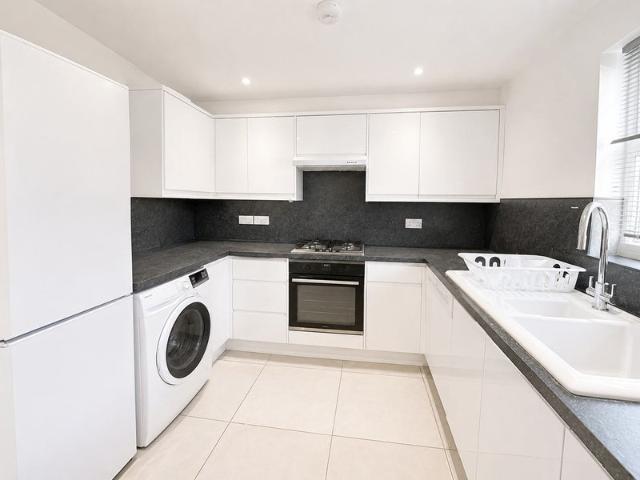 Stunning one bed Flat to rent in the heart of NW4