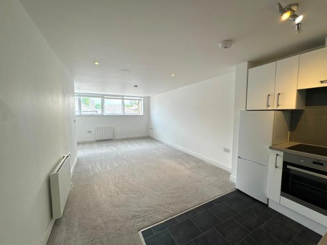 Stunning one bed Flat to rent in KT15