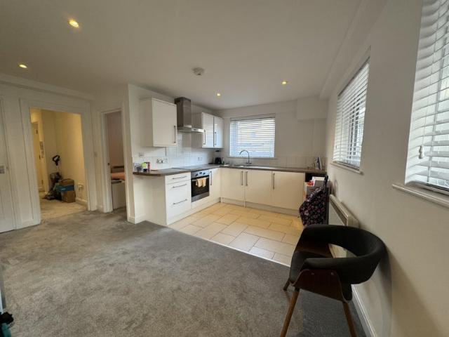 Stunning one bed Flat to rent in KT15