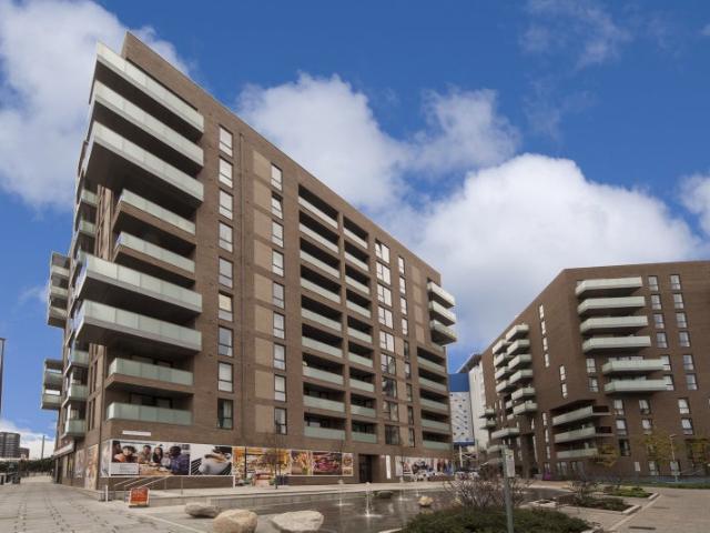 Stunning one bed with balcony and Gym, E14
