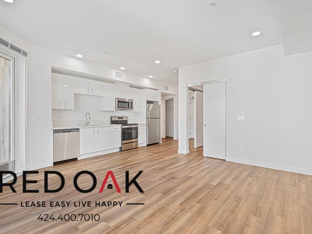 Stunning One Bedroom with a Den, Great Amenities, In Unit W/D, and Included Garage Parking ~ In Prime Griffith Park!