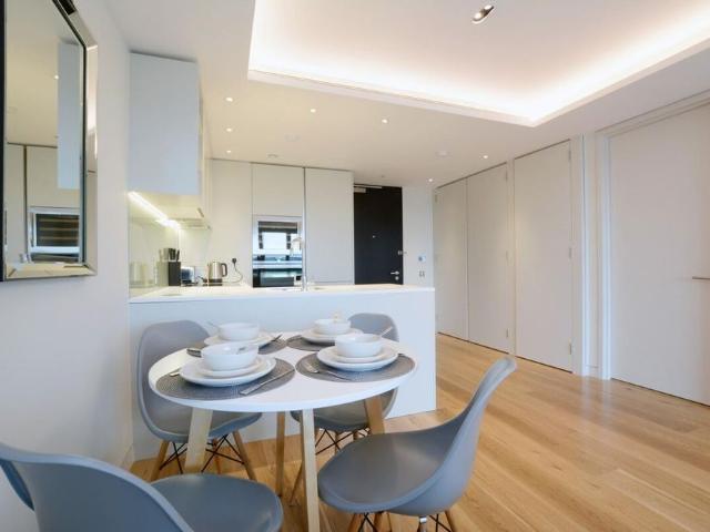 Stunning one bedroom apartment in Canaletto Tower, EC1V