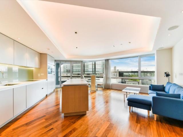 Stunning one bedroom apartment in Canaletto Tower, EC1V