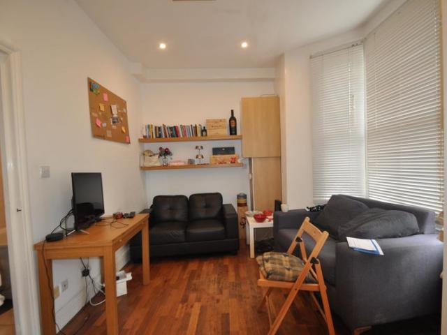 Stunning one bedroom flat in Caledonian Road N7