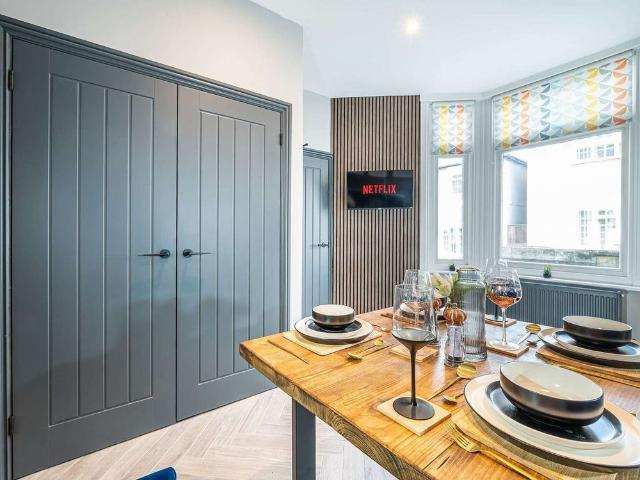 Stunning Property in the Heart of Old Town! Studio 3