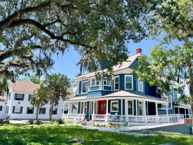 Stunning Queen Victorian Home with porch. Walking
