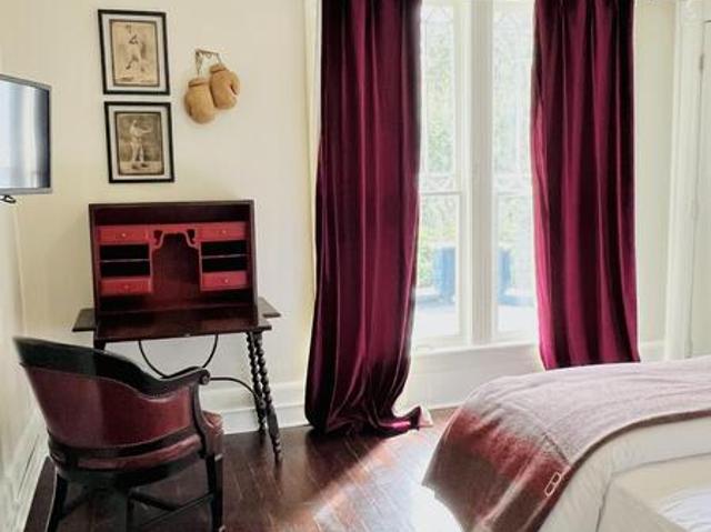 Stunning Queen Victorian Home with porch. Walking distance to the beach. Desk and TV in all rooms