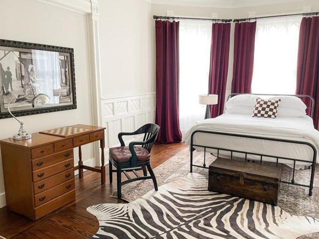 Stunning Queen Victorian Home with porch. Walking distance to the beach. Desk and TV in all rooms