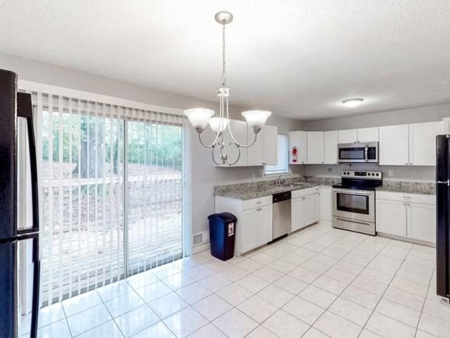 Stunning Riverdale Home, 5 min walk to bus stop Up