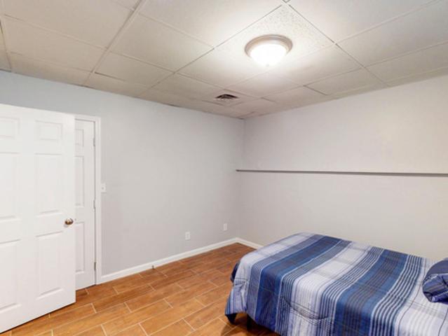 Stunning Riverdale Home, 5 min walk to bus stop Upper Riverdale Rd SW & Hayes Dr
