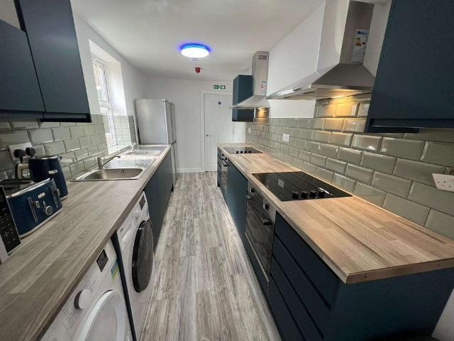 Stunning Room with Private En Suite – Just 5 Minutes from Watford General Hospital! Room 3