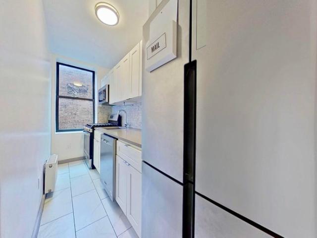 STUNNING ROOM 5BR /2ba W& D AUG 1st
