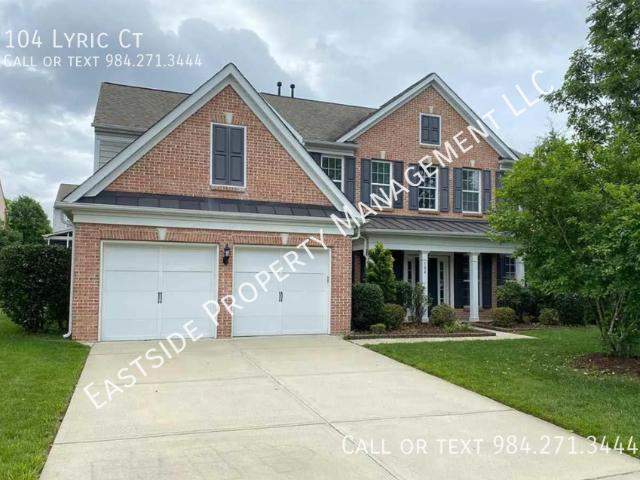 STUNNING SINGLE FAMILY HOUSE in the highly sought after Harmony community, featuring a dramatic two story family room and a desirable first floor guest suite!
