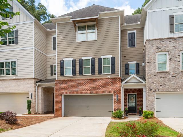 Stunning & Spacious Downtown Kennesaw Townhome 3 Bed 3.5 Bath w/2 Car Garage!