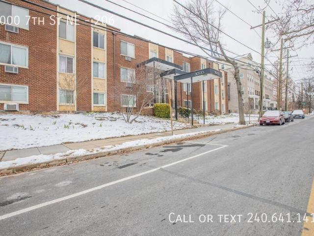 Stunning Studio Condo in Edgewood!