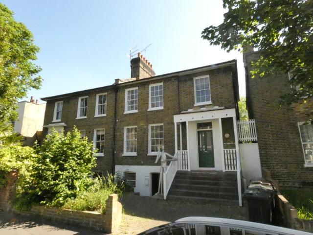 Stunning studio conversion with shared Garden, E8