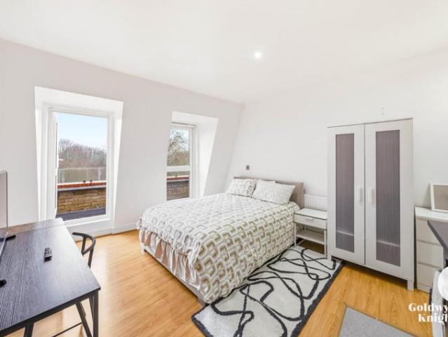 Stunning Studio Available in E3