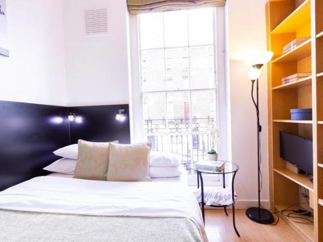 Stunning Studio flat bills included, Euston