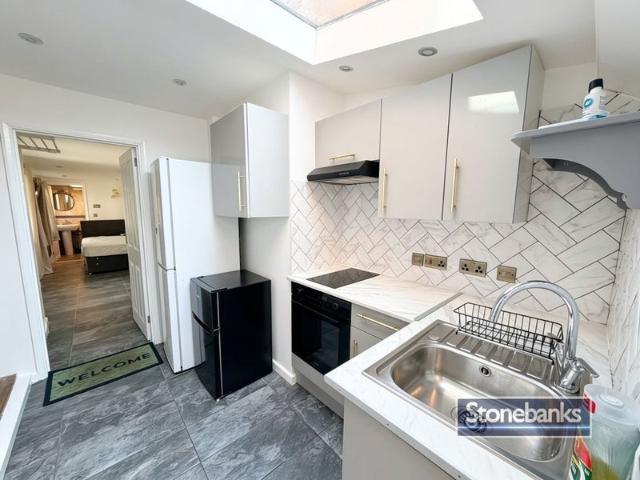 Stunning Studio Single Occupancy All bills INC